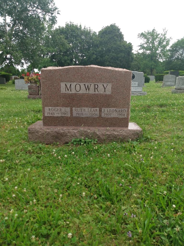 Roger L. Mowry (1948 - 1995) / Woodlawn Cemetery